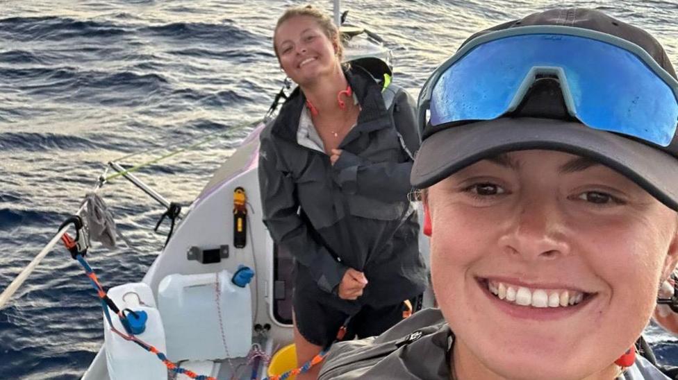 British women row Pacific without navigational lights or radio - BBC News