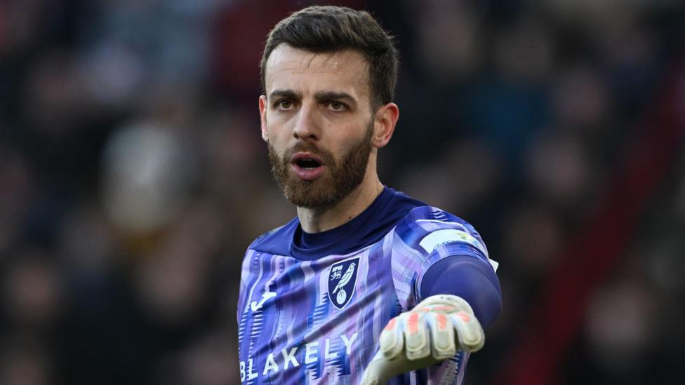 Angus Gunn: Scotland goalkeeper to leave Norwich City - BBC Sport