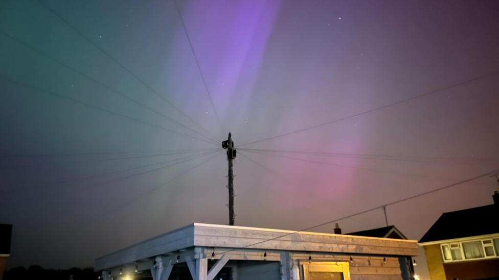 West of England skies illuminated by Northern Lights - BBC News