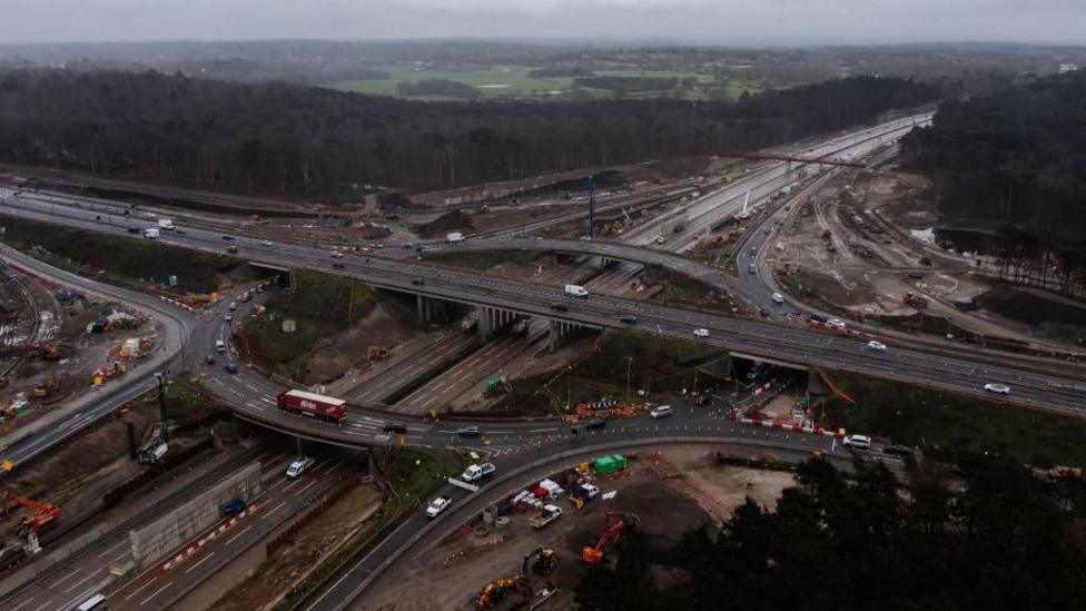 Section of the A3 in Surrey to be closed over the weekend - BBC News