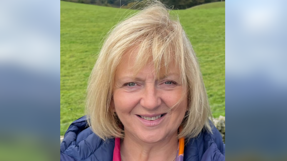 Storm Darragh: Difrod sylweddol i fferm solar ar Ynys Môn - BBC Cymru Fyw