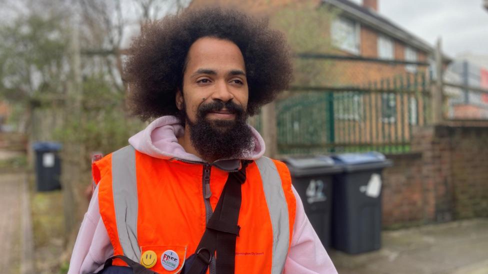 Striking Birmingham bin worker speaks out on risks and pay cuts - BBC News