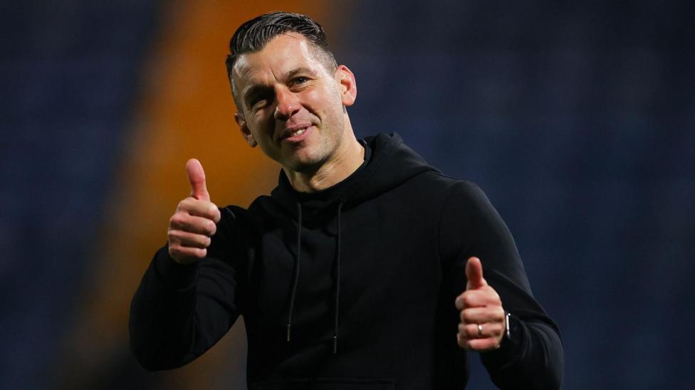 Matt Bloomfield: Luton Town appoint Wycombe boss as new manager - BBC Sport