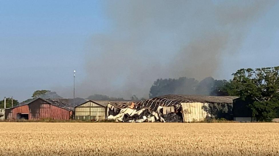 Large fire at Metfield farm sees several barns alight - BBC News