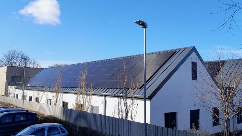 University of Wolverhampton unveils £11m decarbonisation project - BBC News