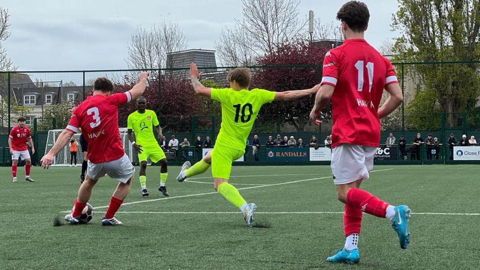 Jersey Bulls end season with 1-0 Sandhurst Town win after title ...