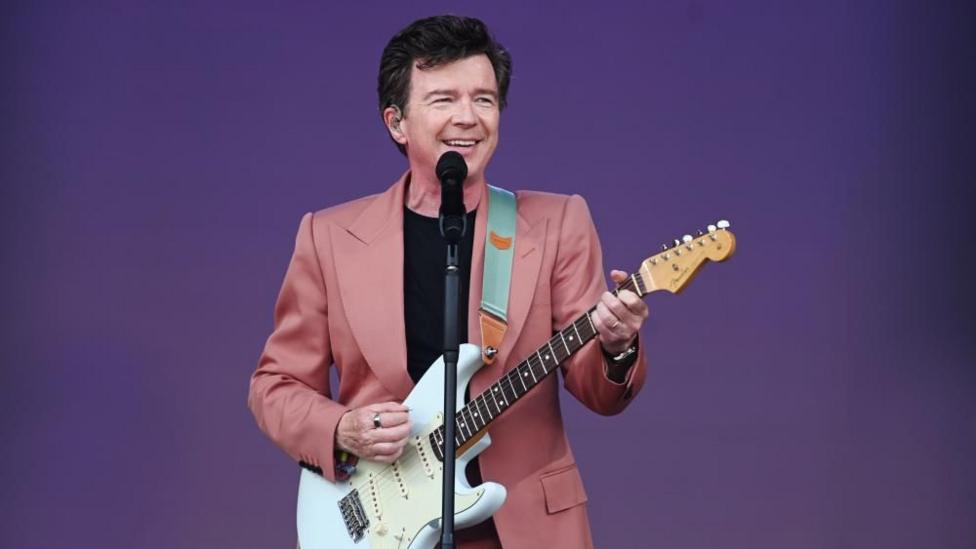 Rick Astley: Family heartbreak put singer on path to fame - BBC News