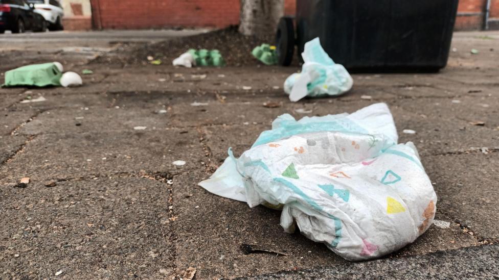 Cardiff residents angry over 'minging' litter left on streets - BBC News