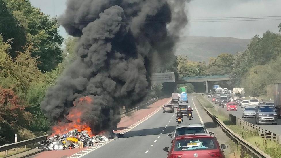 M1 motorway reopens after bin lorry fire - BBC News
