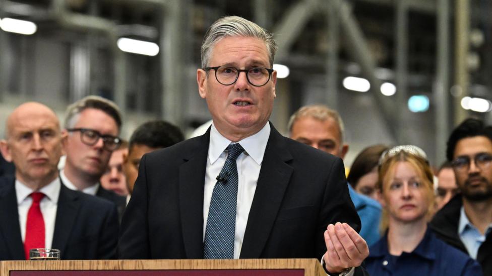 Newspaper headlines: 'UK sends warning to Putin' and 'wish you were ...