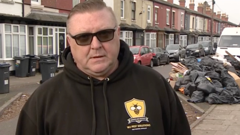 Big queues at Birmingham waste collection site amid bin strike - BBC News