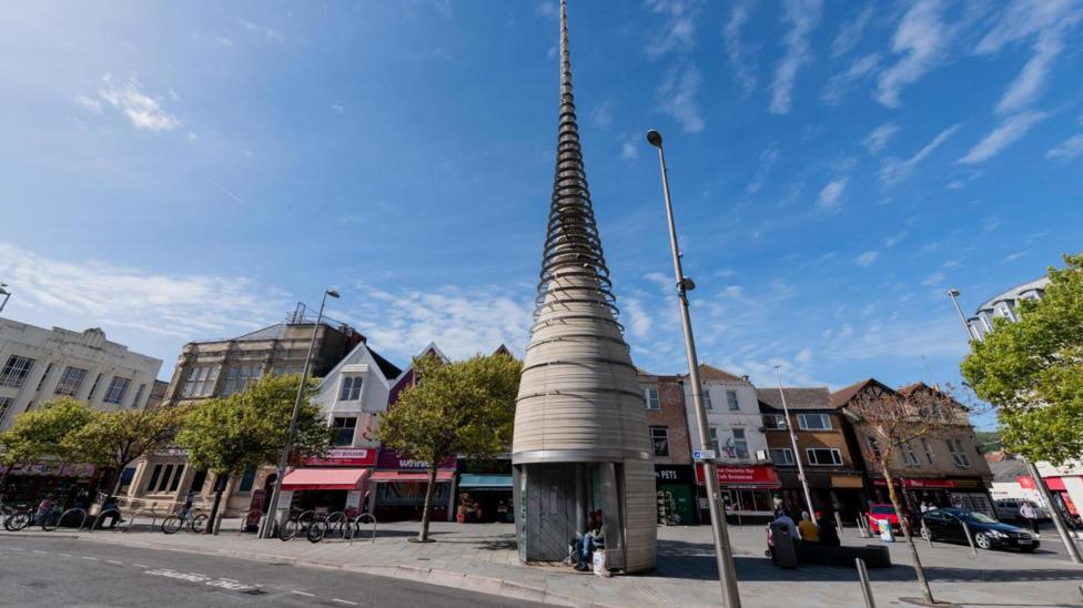 Walking the Bristol beat of fictional detective Eddie Shoestring - BBC News