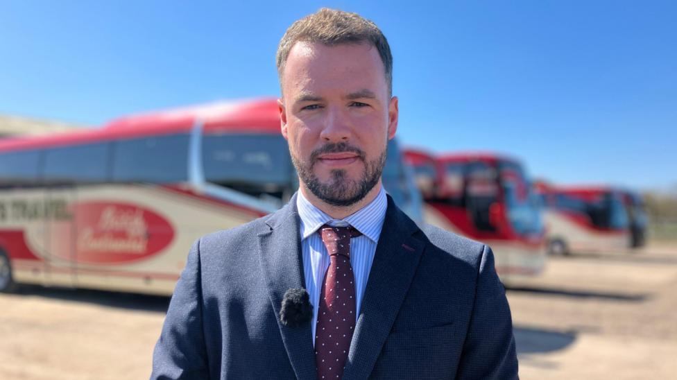 Bourton-on-the-Water coach parking trial begins - BBC News