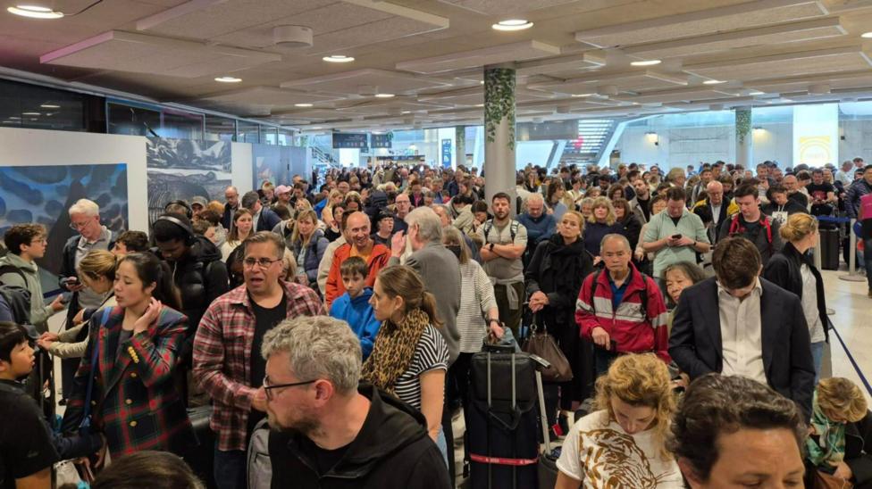 Eurostar: Services severely delayed and cancelled over e-gate breakdown ...