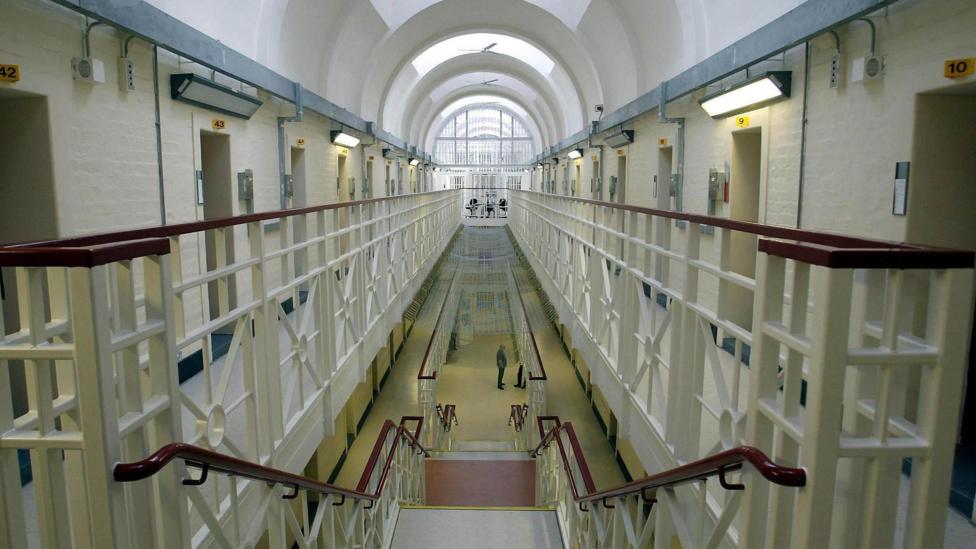 Prisons: Homeless ex-offenders twice as likely to reoffend - data - BBC ...