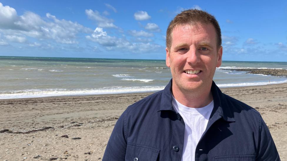 Dyluniadau cwmni o Gaernarfon 'yn dal i gael eu copïo a'u gwerthu ar ...