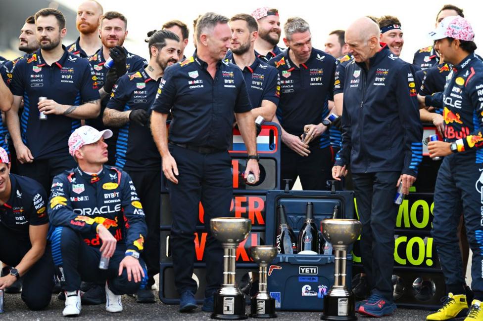Adrian Newey: Red Bull designer's lawyers negotiating early exit from team - BBC Sport