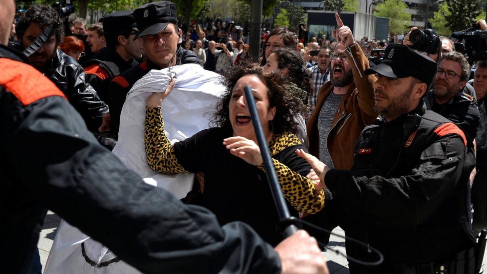 Viewpoint: Spain rape case highlights enduring machismo - BBC News