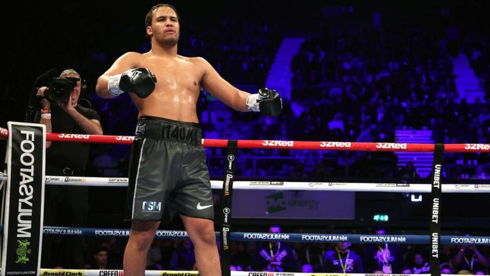 Chatham heavyweight Moses Itauma to fight on Usyk v Fury bill - BBC News