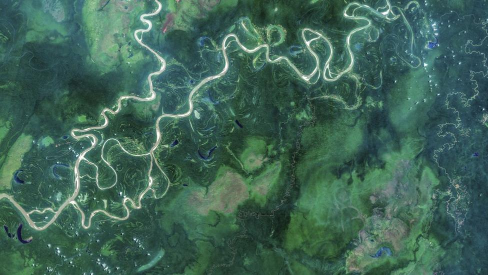 Amazing pictures: What does Earth look like from space? - BBC Newsround