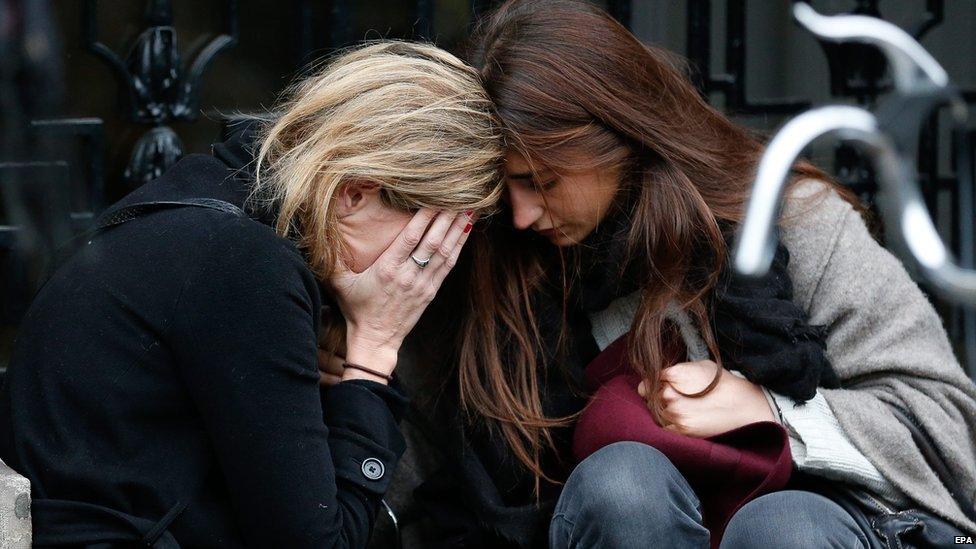 Paris attacks: The anxiety of 'bearing witness' - BBC News