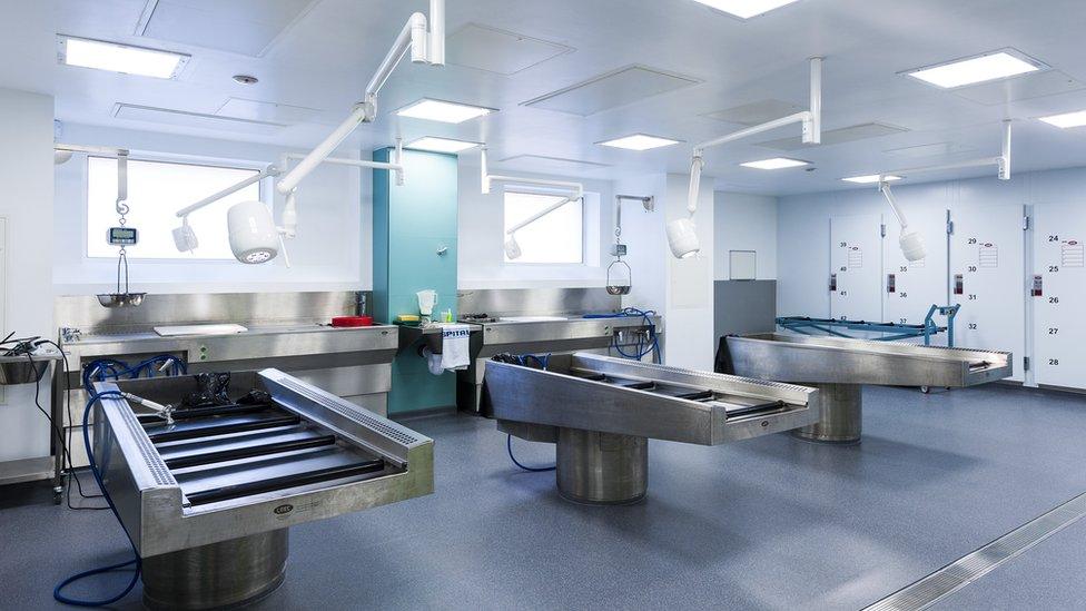 Leicester hospitals unveil free CT scan post-mortems - BBC News