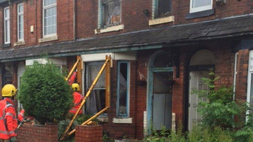 Gorton gas explosion: Man seriously injured - BBC News