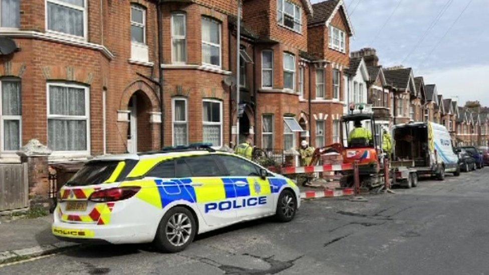 Hastings house fire: Man dies in hospital - BBC News