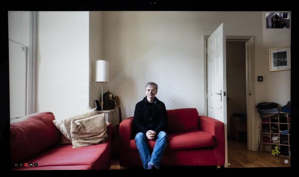 Coronavirus: Isolation portraits over the internet - BBC News