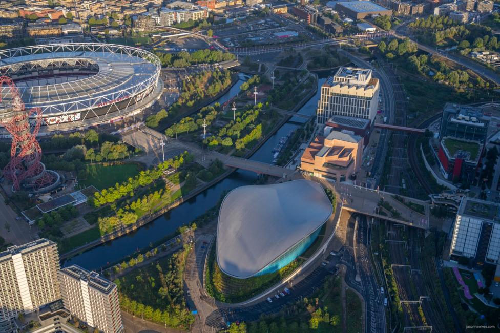 London from the sky: Aerial photos showing summer in the capital - BBC News