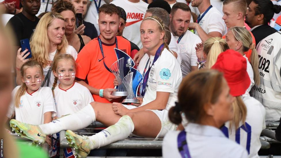 Beth Mead's mum June dies after 'long and brave battle with ovarian ...