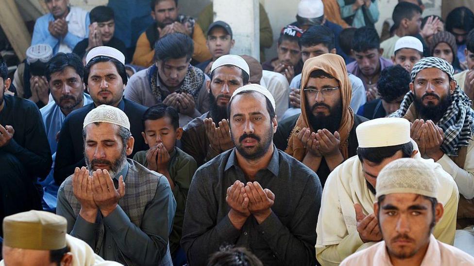 In pictures: Eid celebrations around the world - BBC News