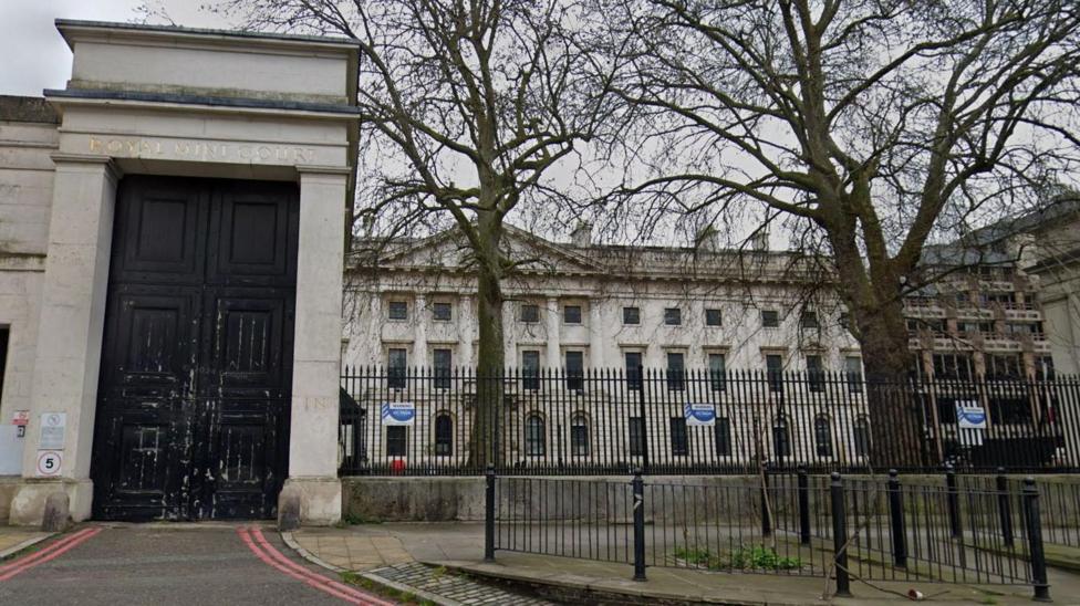 Tower Hamlets council rejects Chinese embassy by Tower of London - BBC News