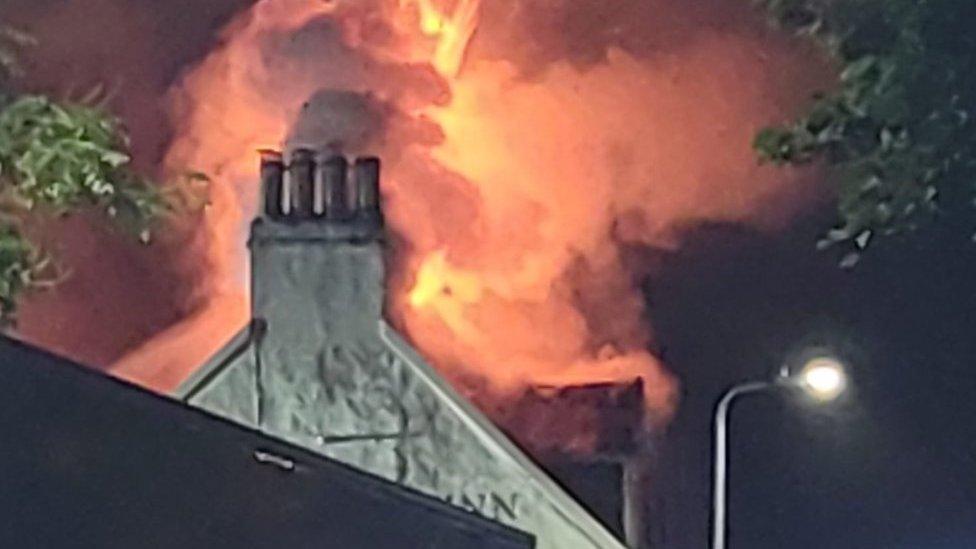Firefighters tackle blaze in Taynuilt Inn in Argyll - BBC News