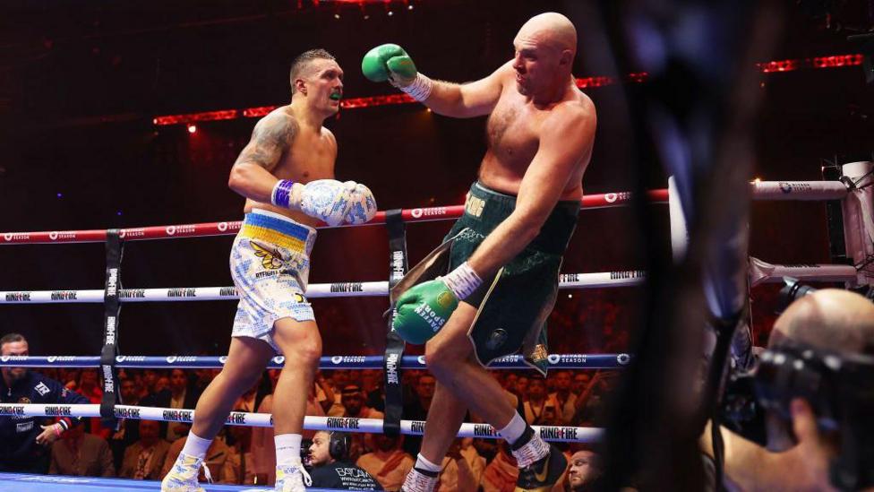 Fury vs Usyk: Usyk's epic victory over Fury in 10 pictures - BBC Sport
