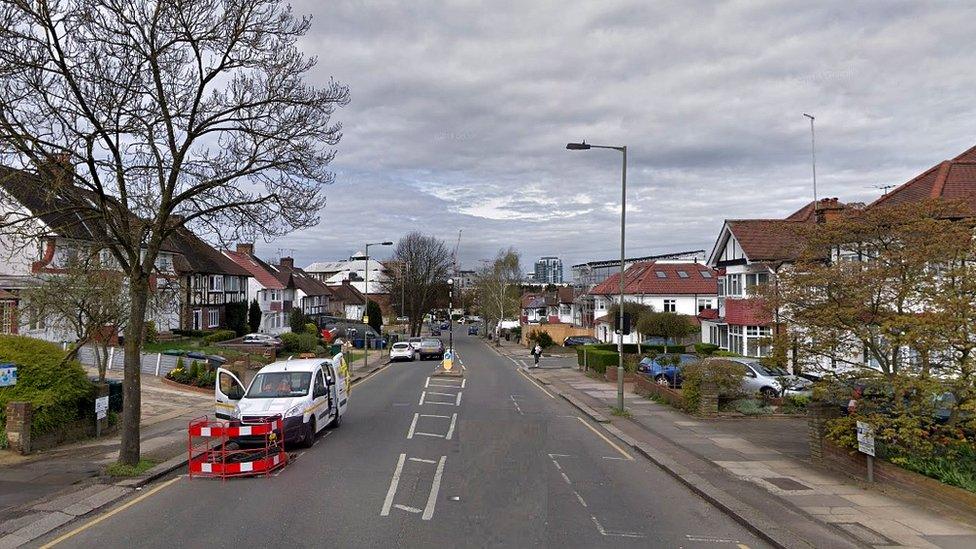Three arrests after man dies in Hendon fatal stabbing - BBC News