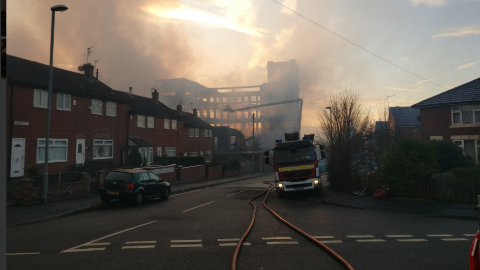 Demolition begins at fire-hit Oldham mill - BBC News