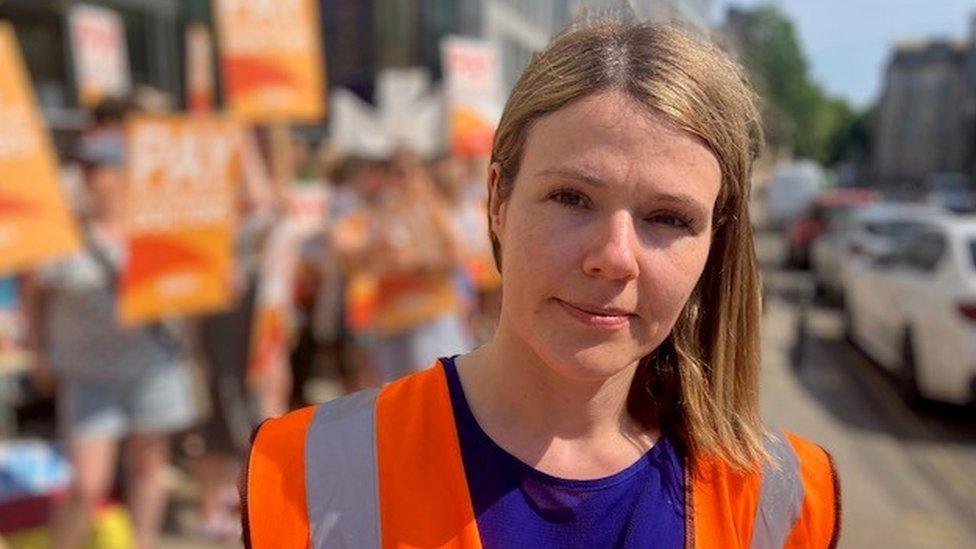 Heatwave: People urged to use alternatives to A&E - BBC News