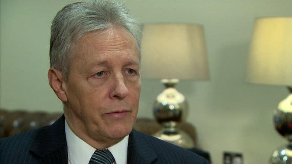 Peter Robinson wants victims to see Troubles legacy talks papers - BBC News