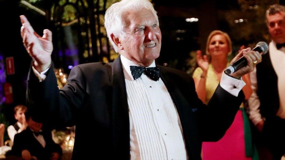 Skegness pleasure beach founder Jimmy Botton dies aged 86 - BBC News