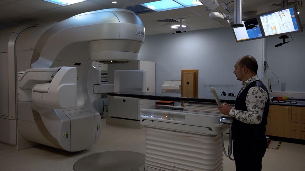 Next-generation radiotherapy machines for Cornish hospital - BBC News