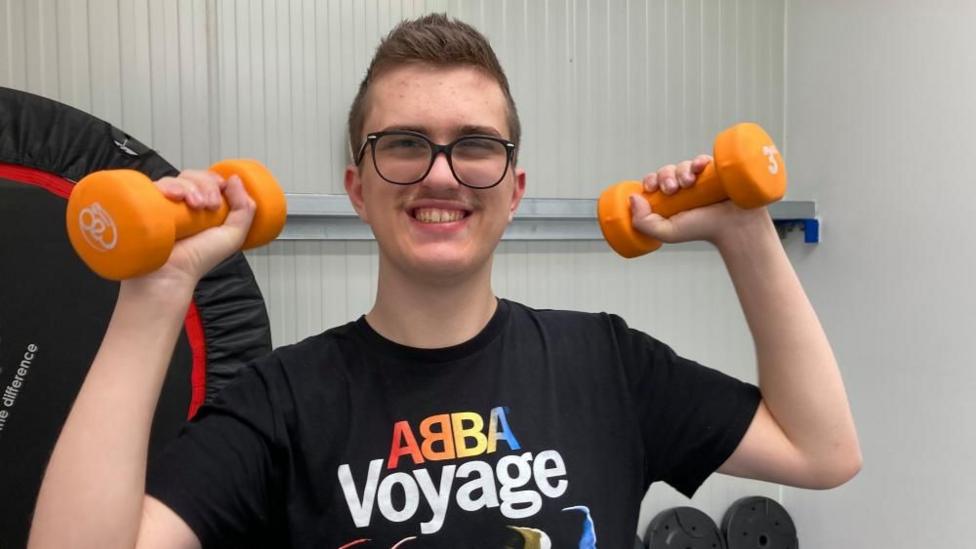 'Disabled people shouldn't be scared of exercise' - BBC News