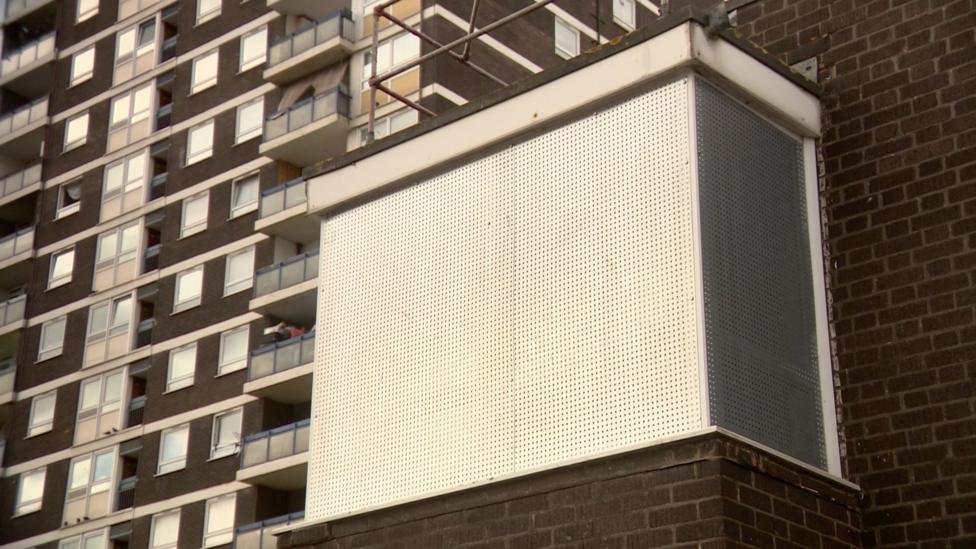 Housing sector leaders call for action to fill empty homes - BBC News
