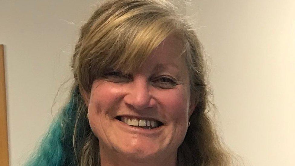 'Life is wonderful' being pain-free after 40 years - BBC News