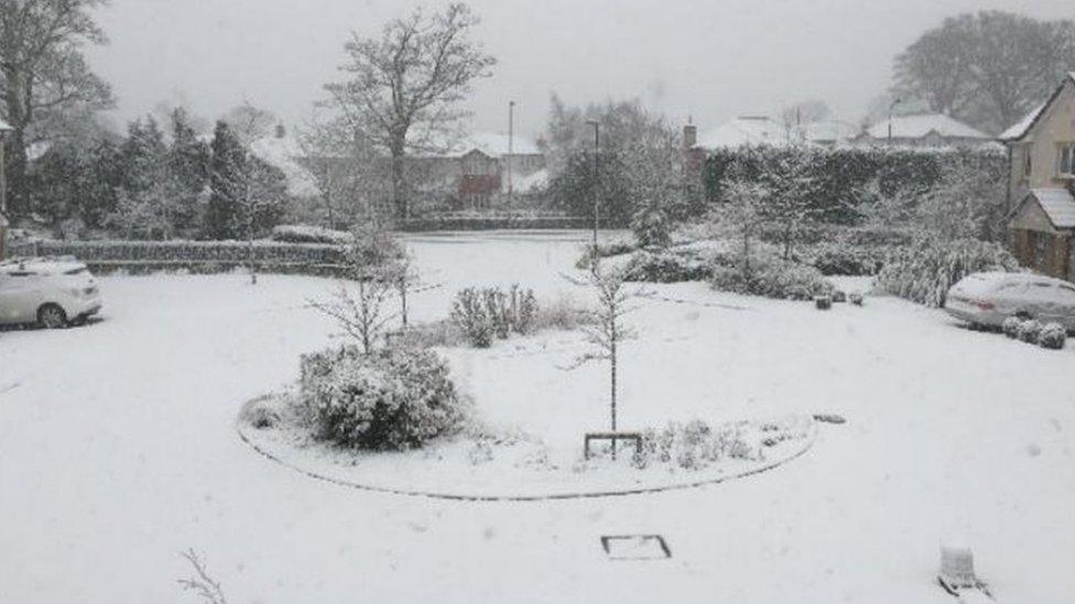 Snow and ice hit rush-hour drivers in parts of Scotland - BBC News