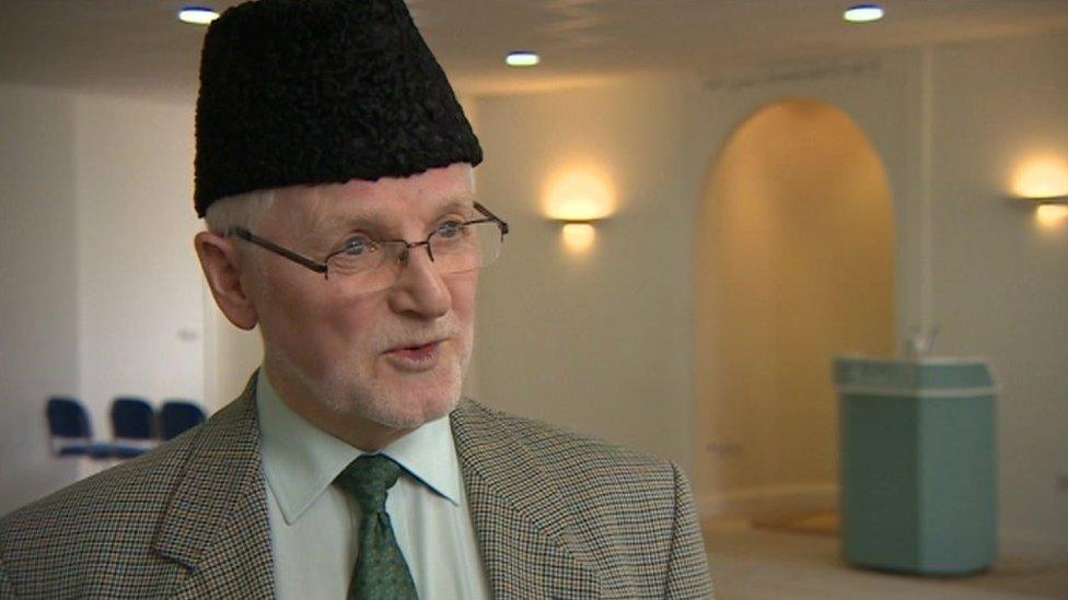 Hartlepool mosque trip cancelled amid parents' safety fears - BBC News