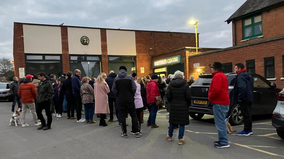 Row over council's plan to end Rothley Centre lease - BBC News
