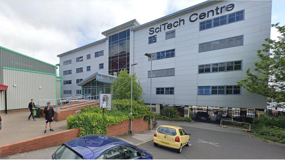 Barnsley College offers help to new business ventures - BBC News