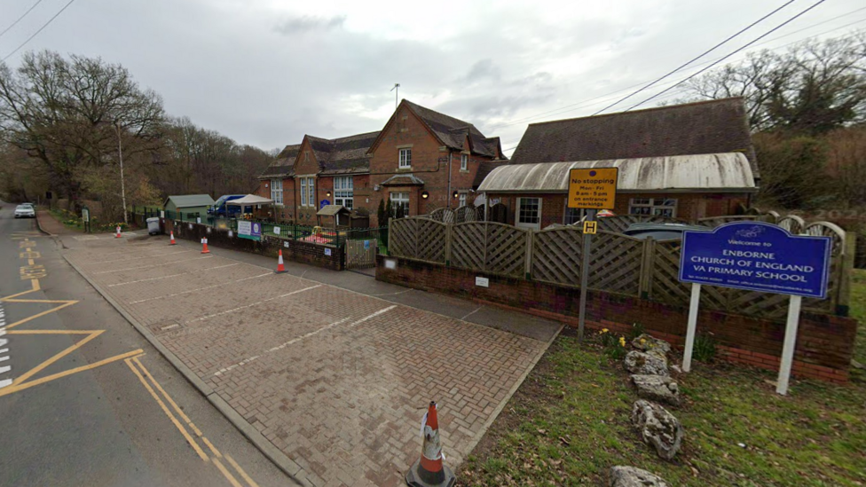 Enborne community-owned solar farm given green light - BBC News
