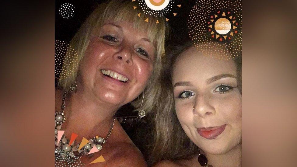 Eleanor Williams: Mum donates funds raised for rape fantasist - BBC News